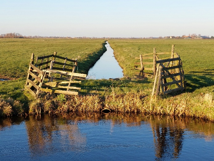 Proef met innovatieve stuw voor meer zoet water in de sloot - PONT Omgeving